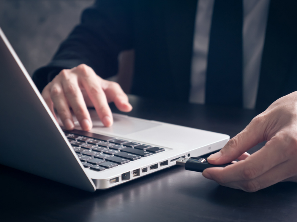 Flash Drive dengan Berbagai Macam Fungsi yang Perlu Kamu Ketahui